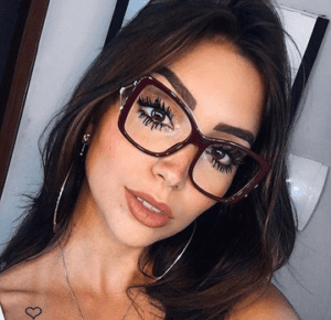 Rosto triângulo invertido: características e modelos indicados | Lenscope